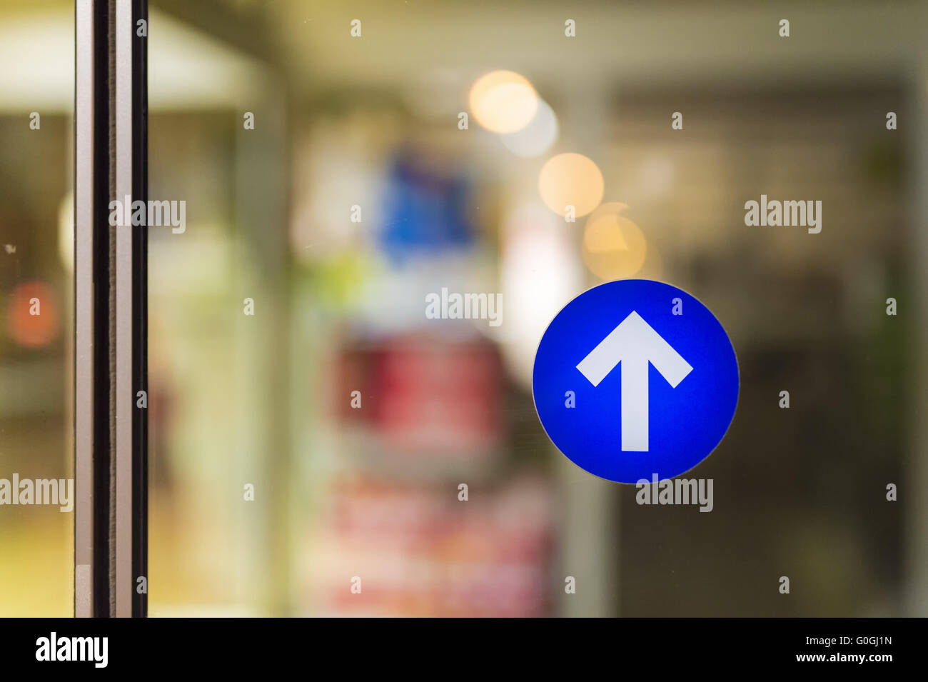Arrow sign signs hi-res stock photography and images - Alamy