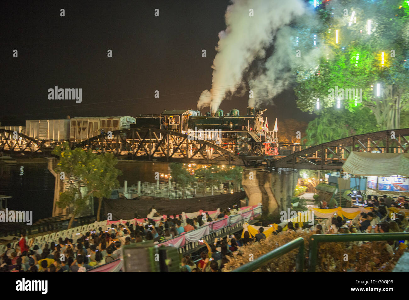THAILAND KANCHANABURI DEATH RAILWAY BRIDGE RIVER KWAI Stock Photo - Alamy
