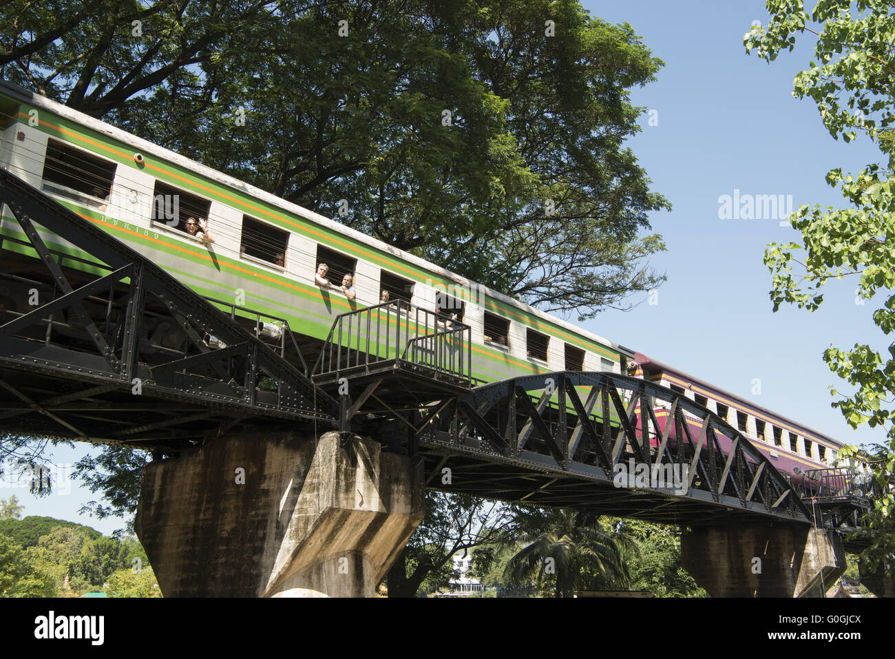 THAILAND KANCHANABURI DEATH RAILWAY BRIDGE RIVER KWAI Stock Photo - Alamy