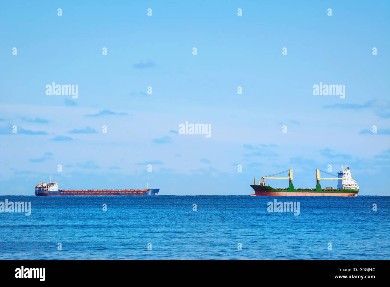 Dry bulk ships hi-res stock photography and images - Alamy
