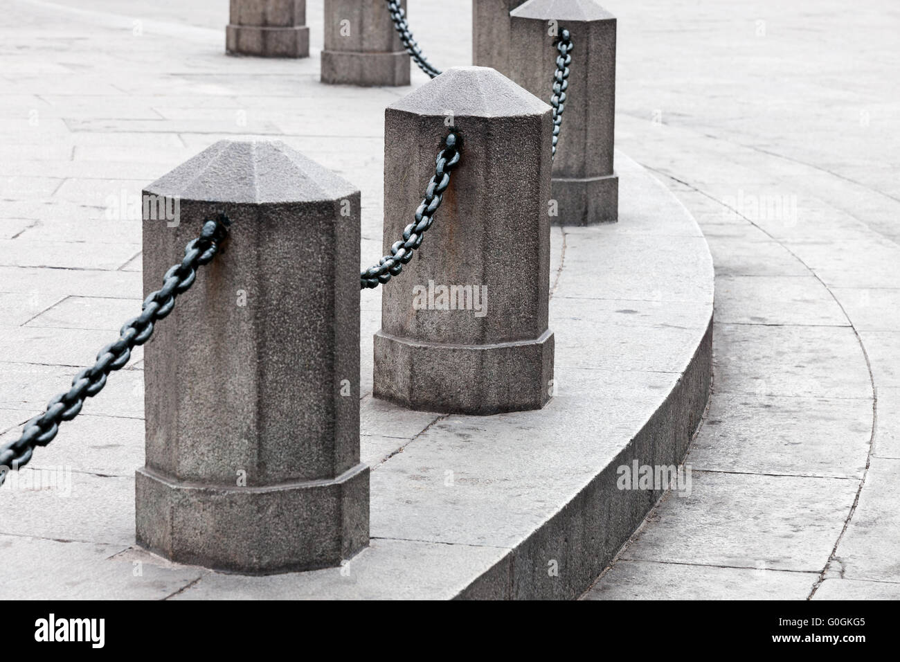 column with a chain Stock Photo - Alamy