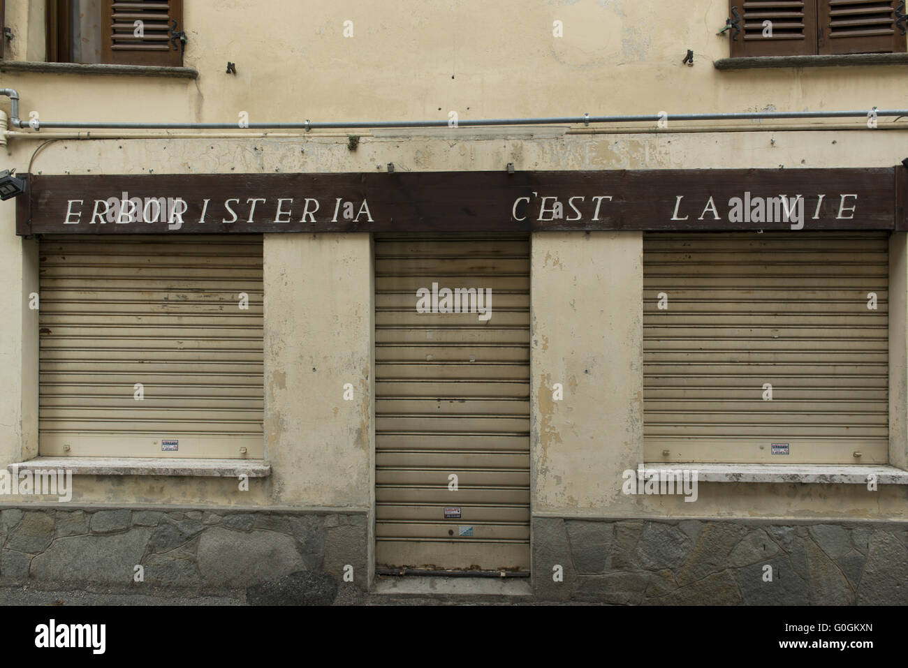 Closed top shop store hi-res stock photography and images - Alamy