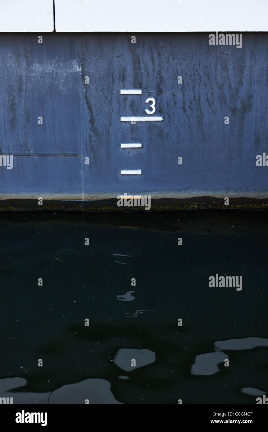 Water level marks hi-res stock photography and images - Alamy