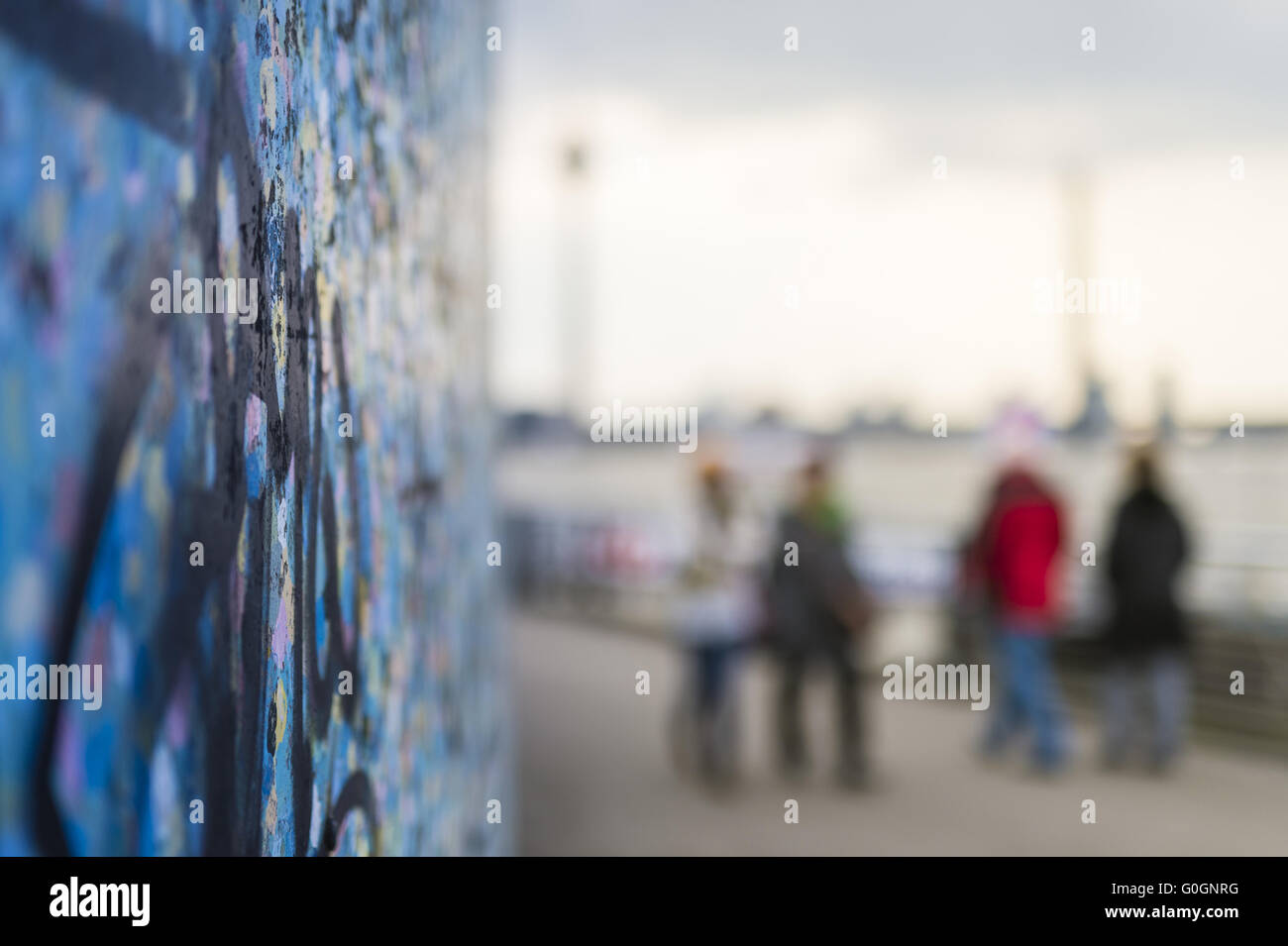 Harbor wall and pier at the Düsseldorf Rhine shore. Dusseldorf ...