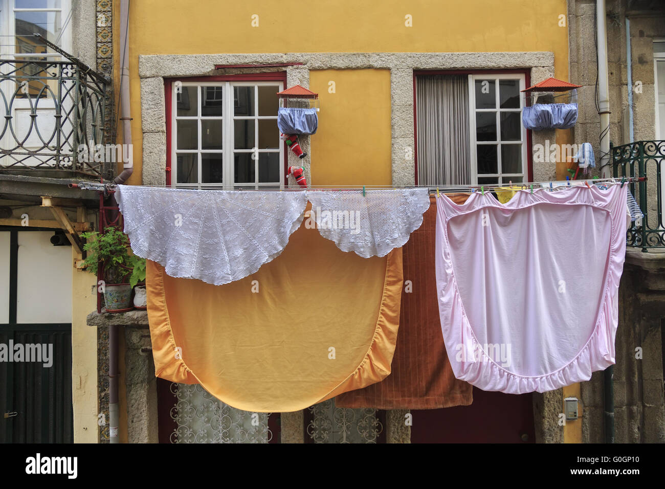 Hanging washing retro hi-res stock photography and images - Alamy