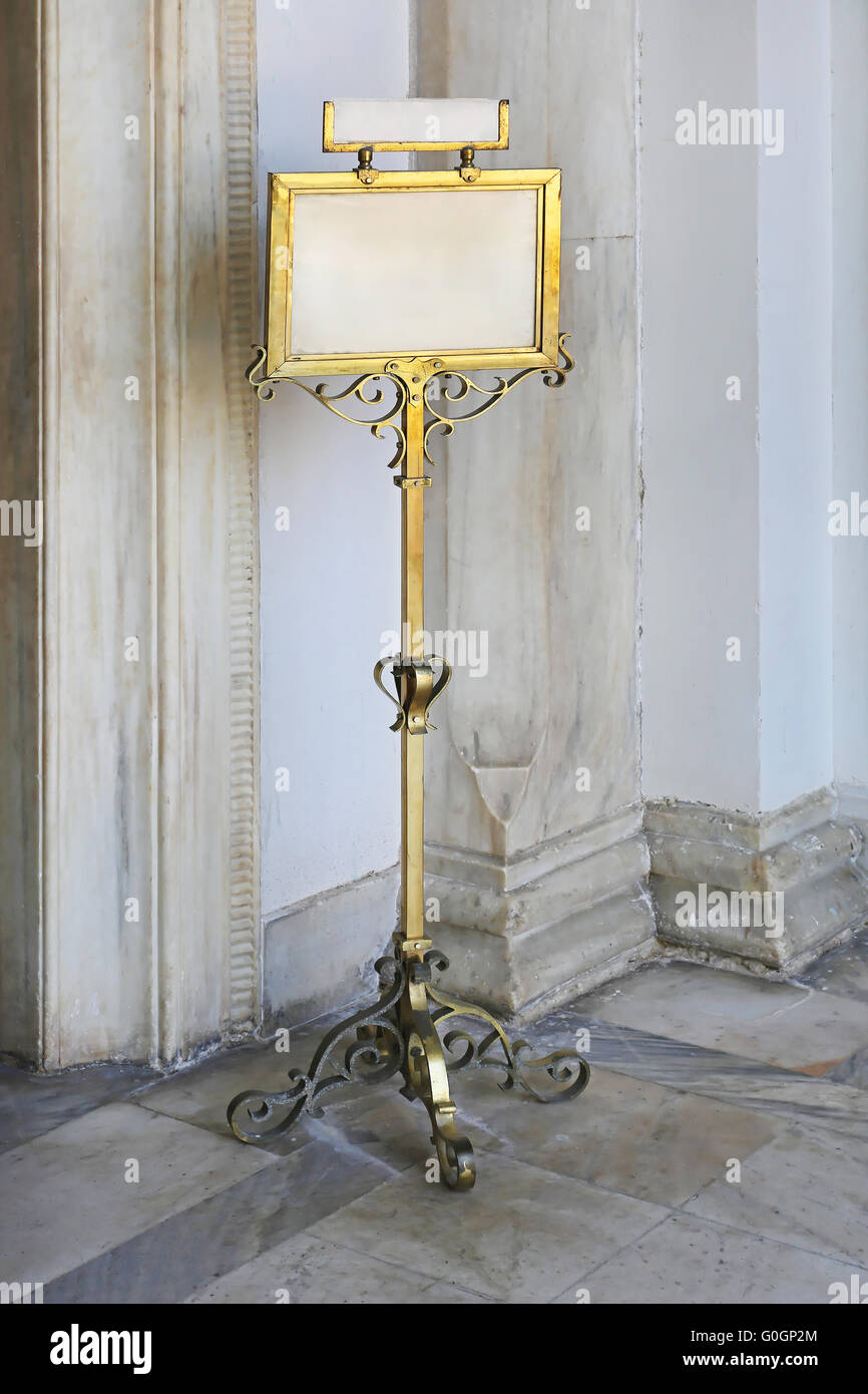 Self standing hi-res stock photography and images - Alamy