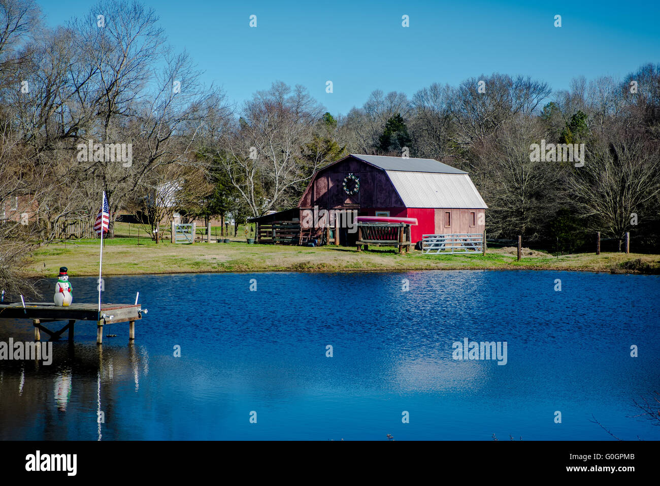 Red barn silo water tower hi-res stock photography and images - Alamy