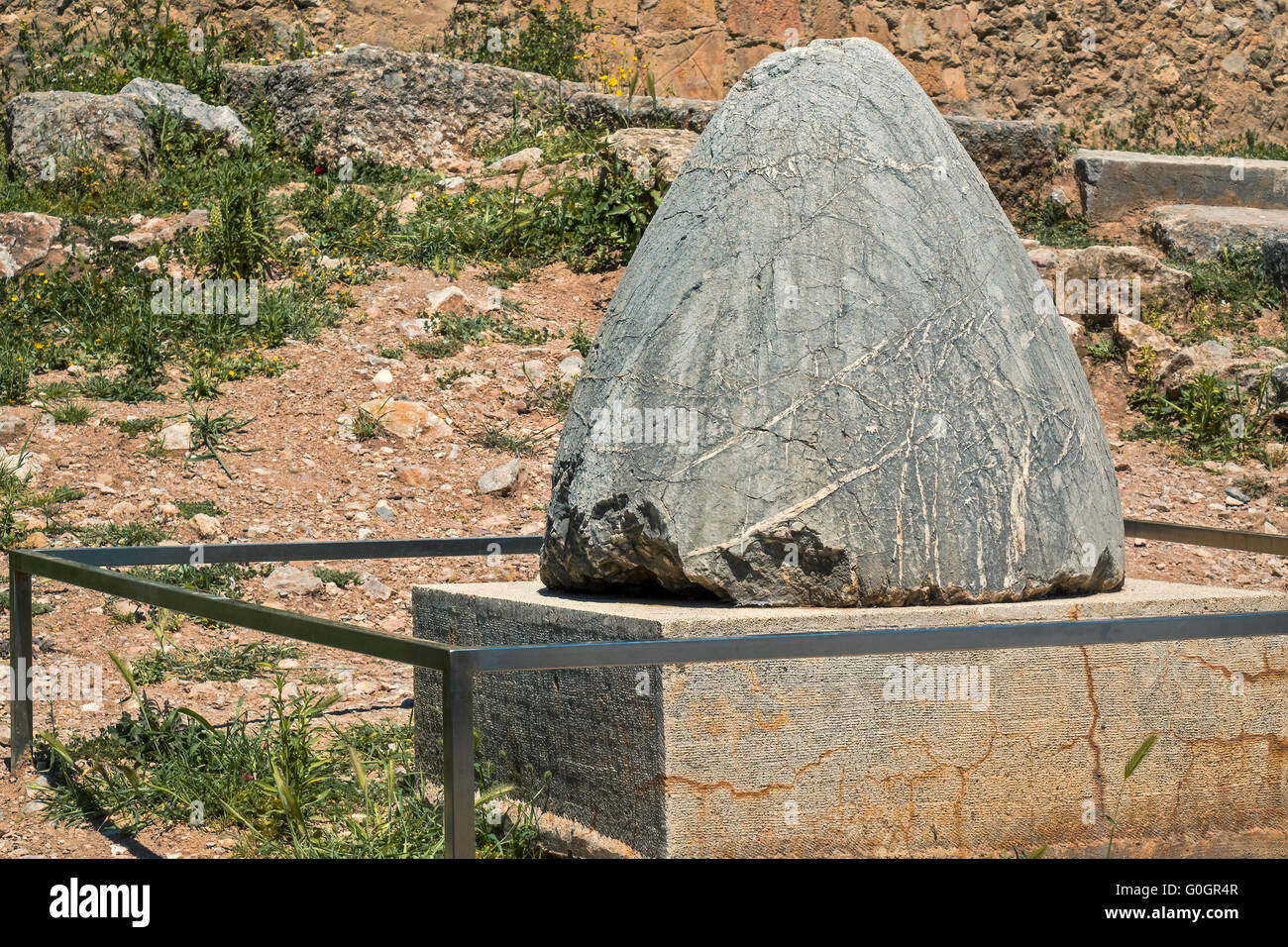 The Omophalos Stone Thrown By Zeus Delphi Greece Stock Photo - Alamy