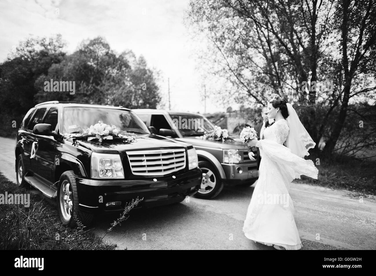 Dancing wedding couple background wedding cars Stock Photo - Alamy