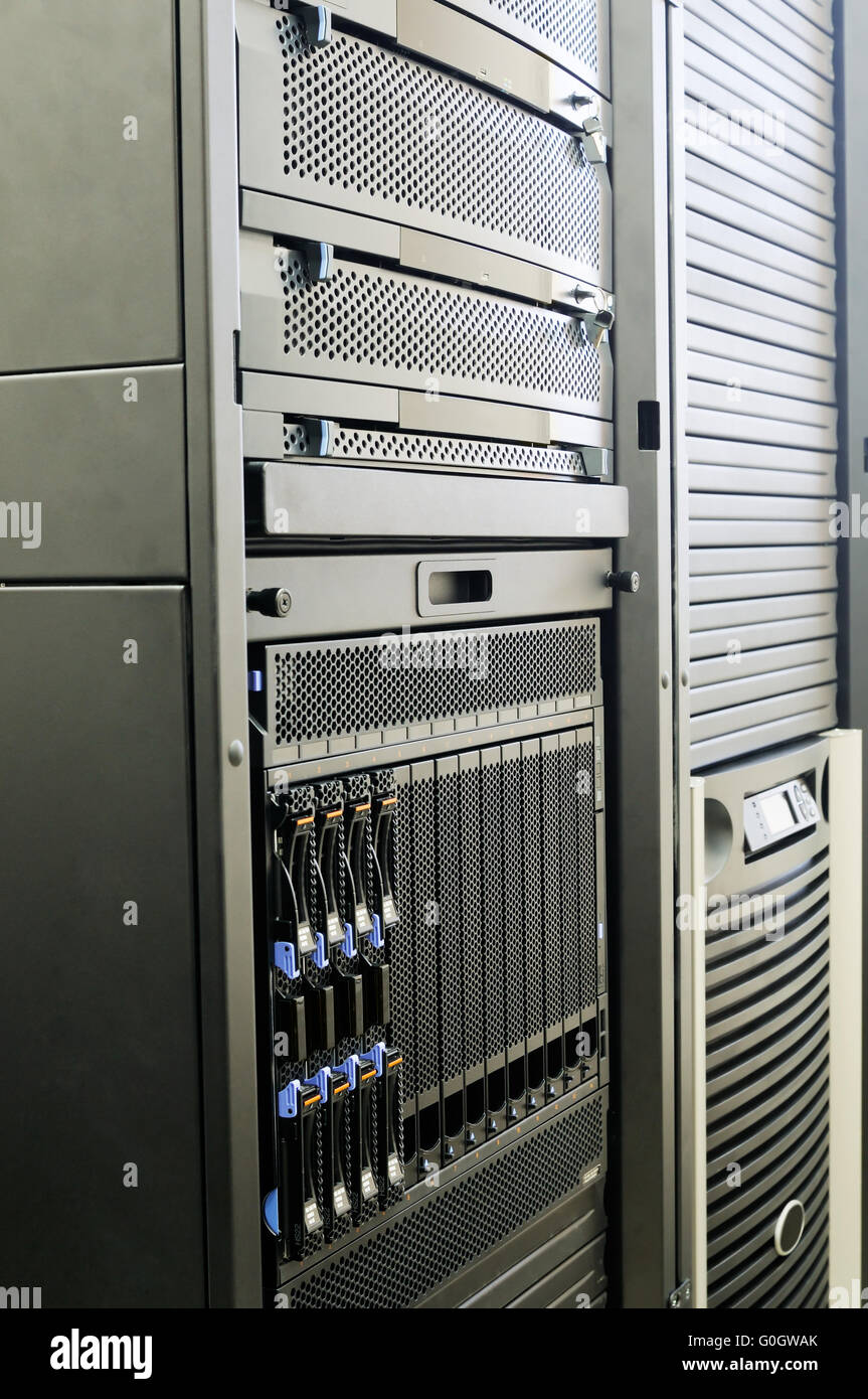 Blade server rack hi-res stock photography and images - Alamy