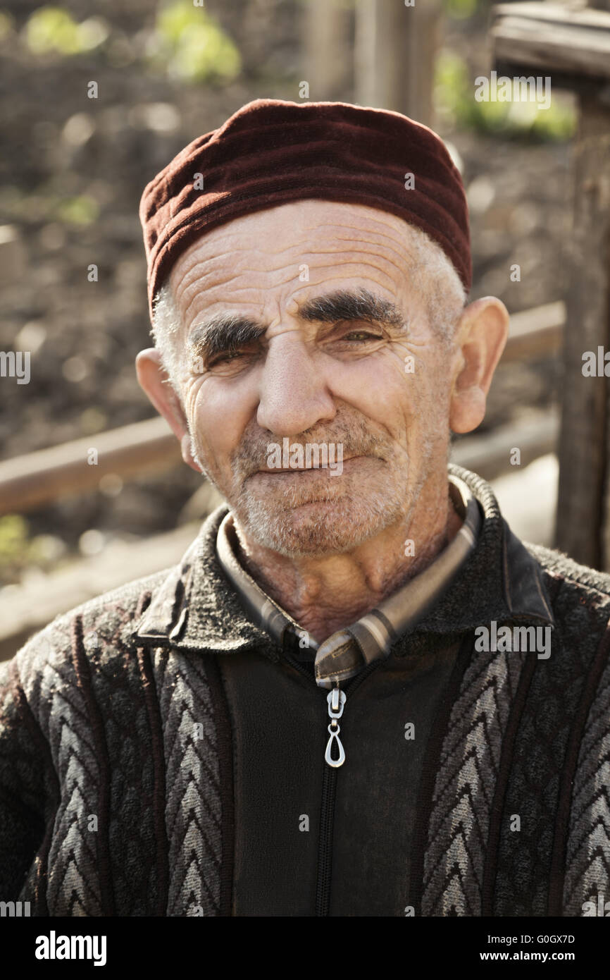 Elderly man wearing cap Stock Photo - Alamy