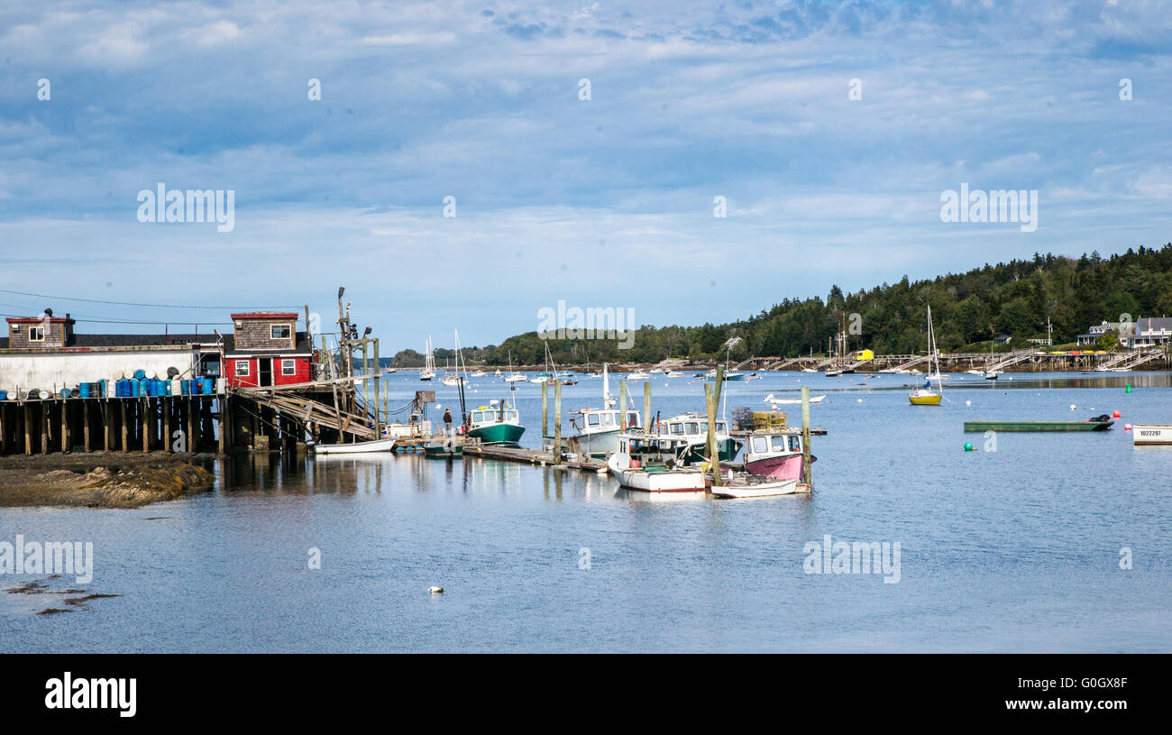 Coastal village harbor scene hi-res stock photography and images - Alamy
