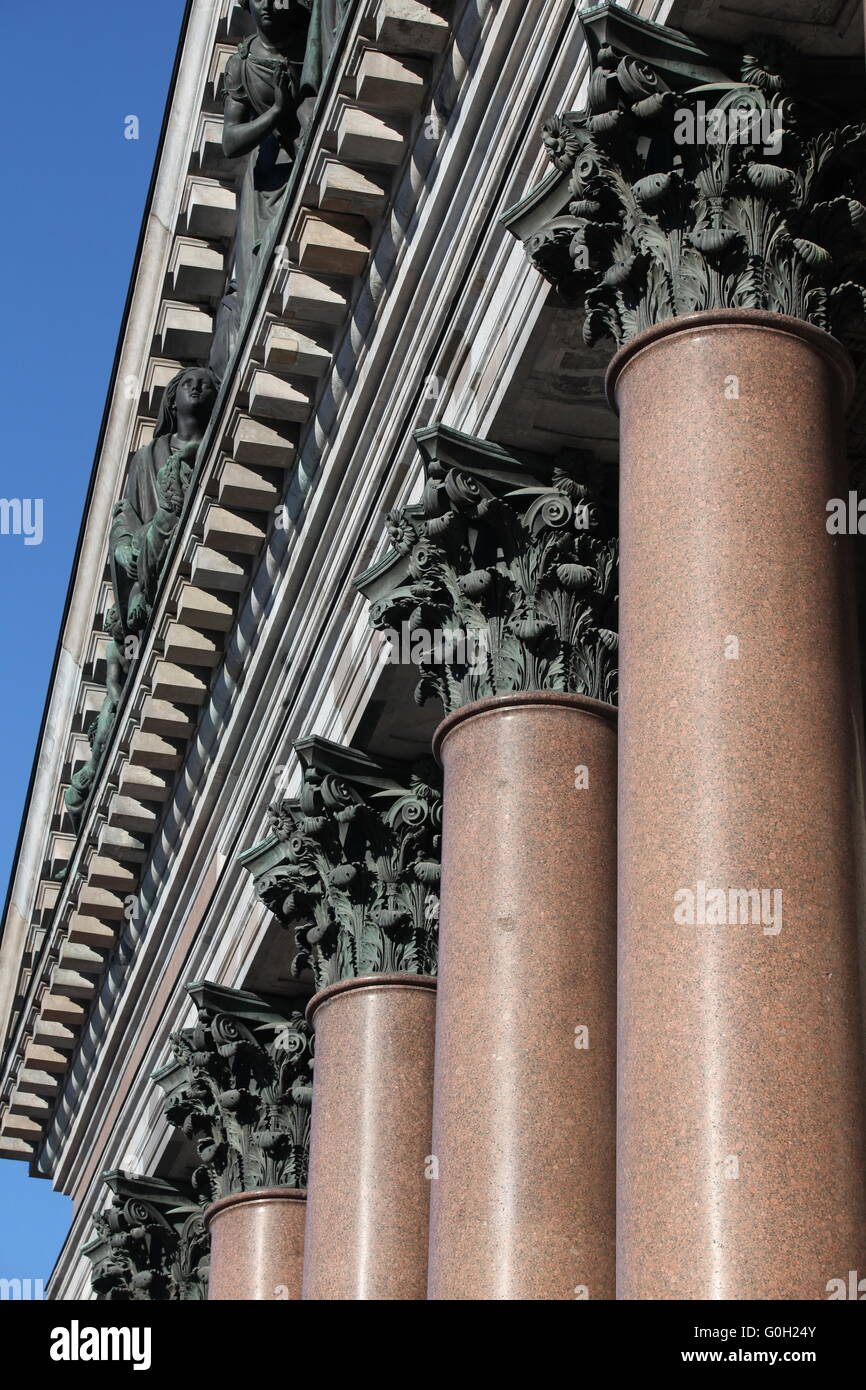 Gable columns hi-res stock photography and images - Alamy