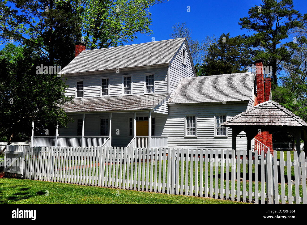 Bath, North Carolina: Circa 1820 wooden frame Bonner House with portico ...