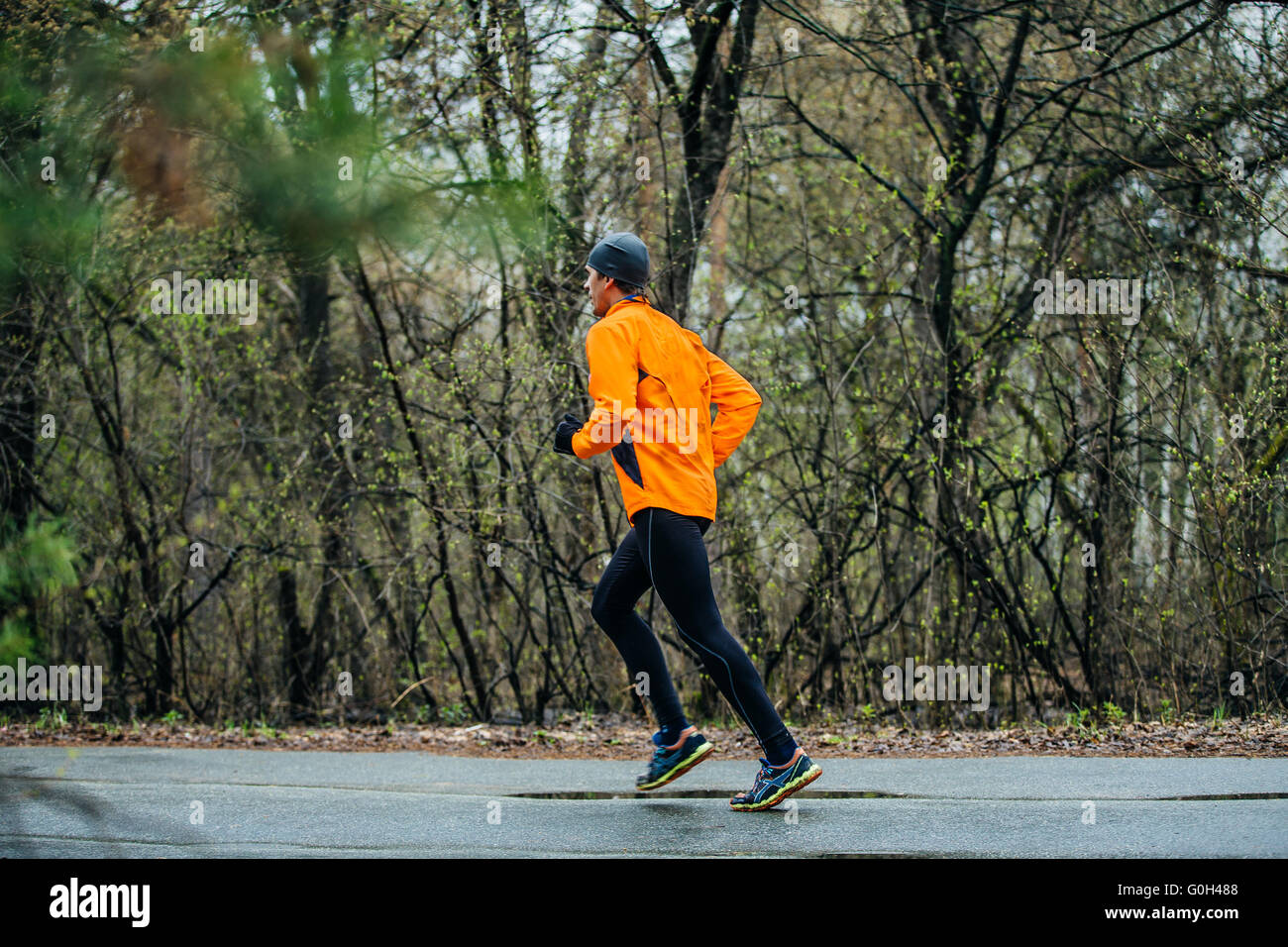 Man runs on road hi-res stock photography and images - Alamy
