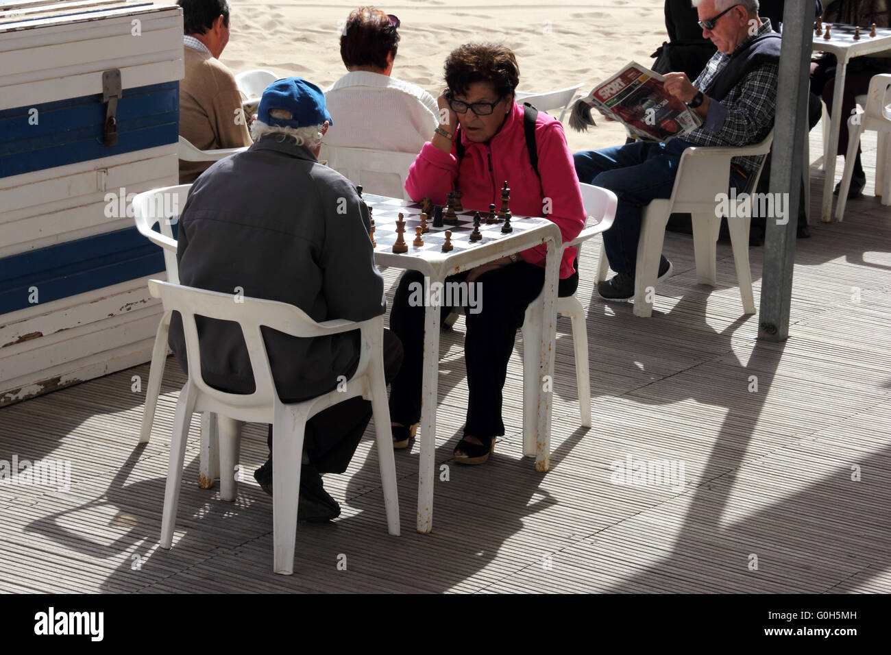 Chess on beach hi-res stock photography and images - Alamy