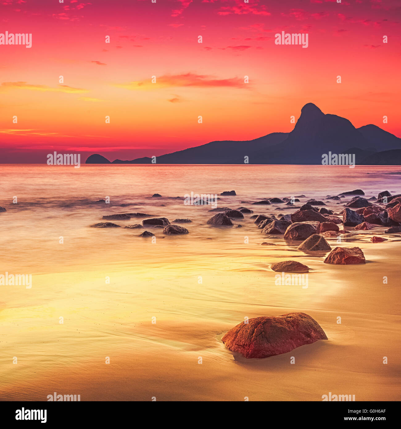 Clo wallpaper hi-res stock photography and images - Alamy