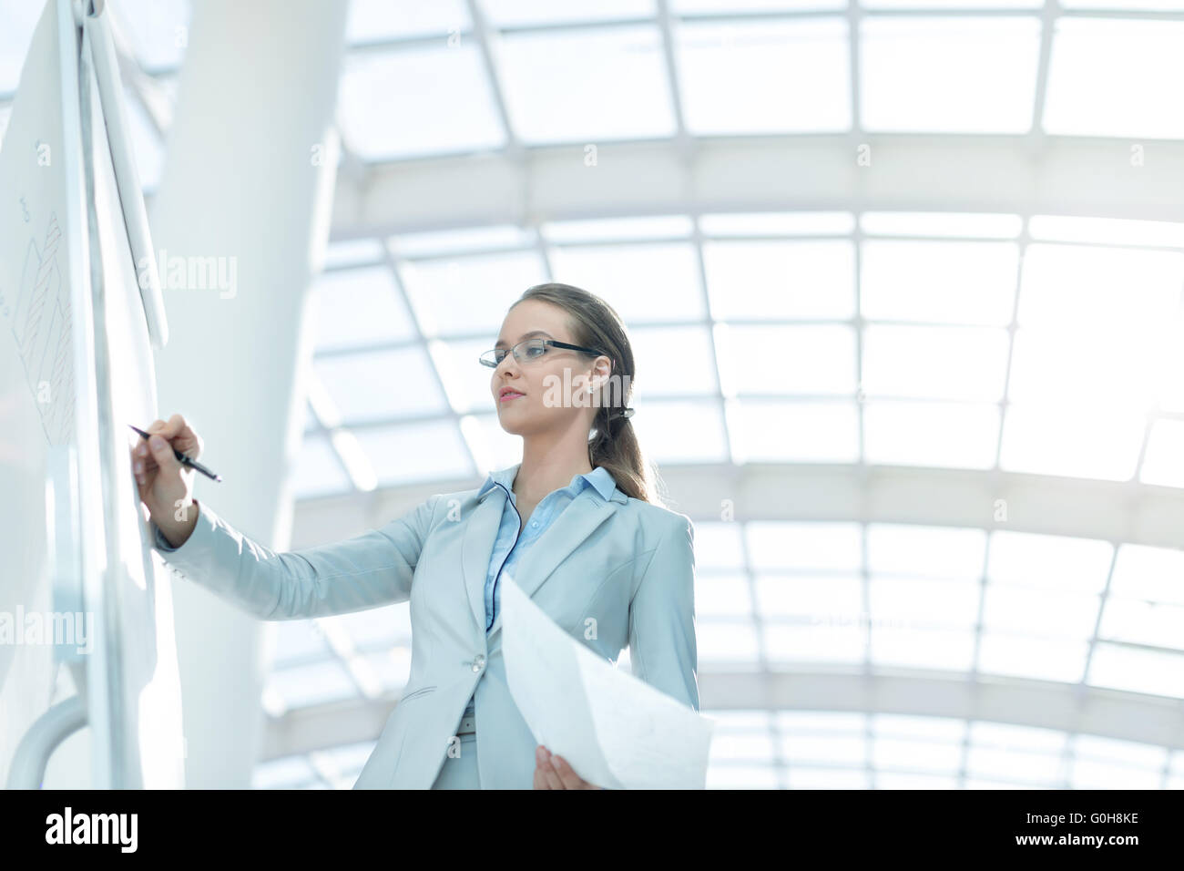 Business presenter hi-res stock photography and images - Alamy