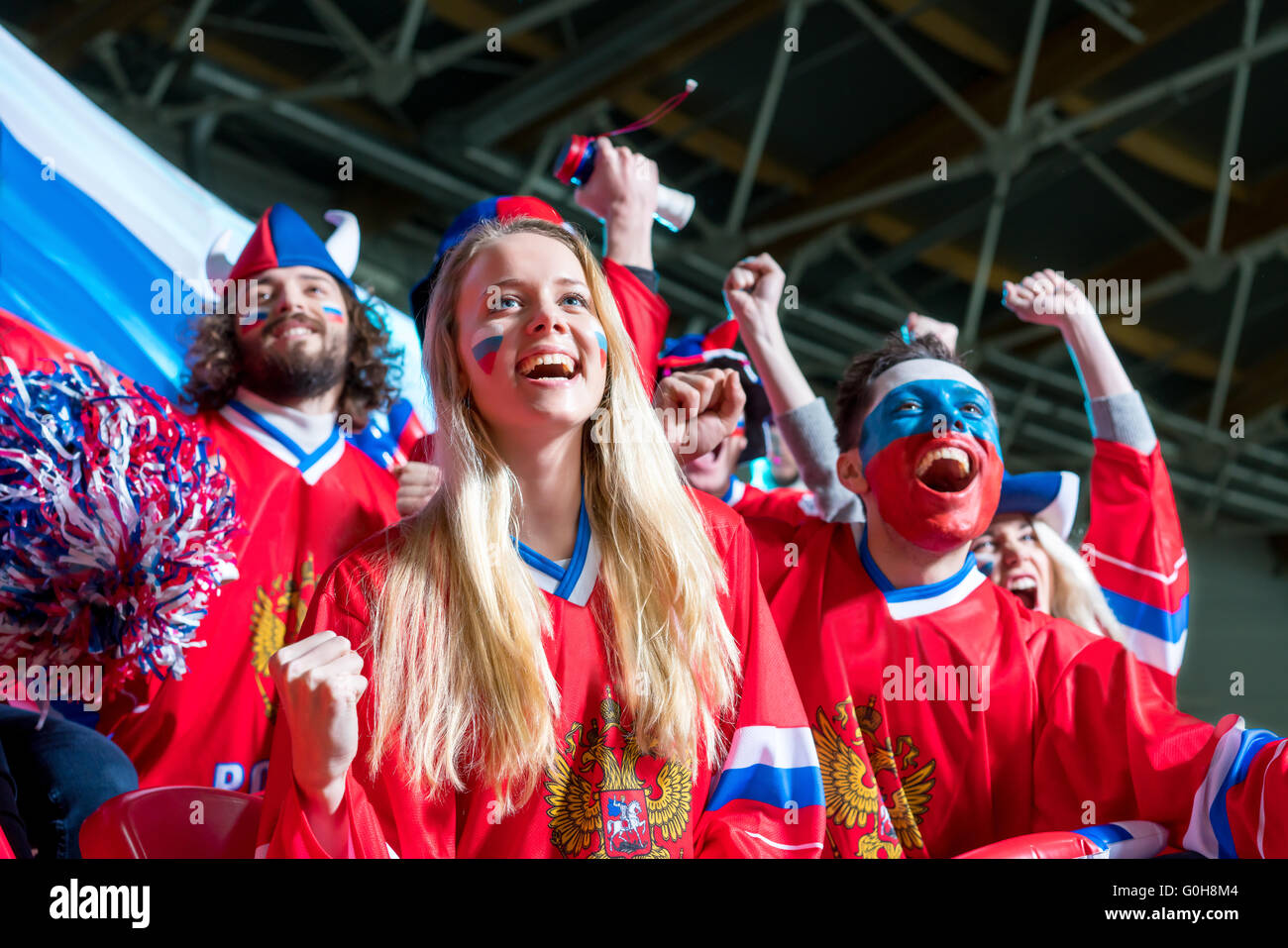 Crowd girls screaming hi-res stock photography and images - Alamy