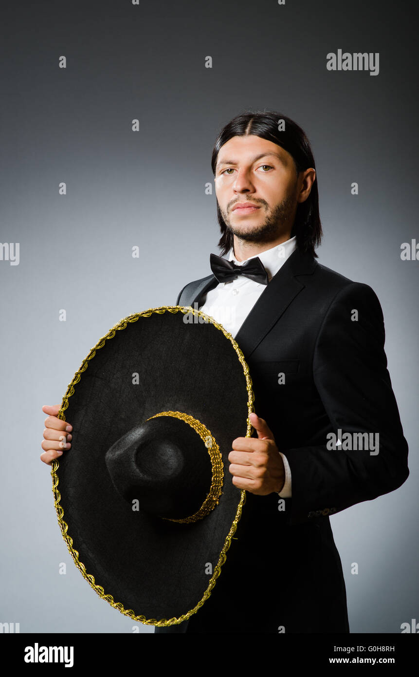 Young mexican man wearing sombrero Stock Photo - Alamy