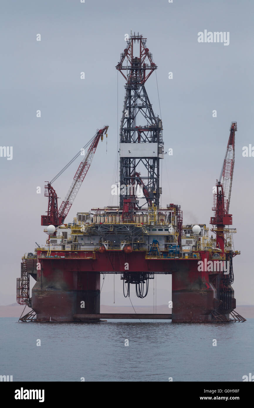 Oil rig construction hi-res stock photography and images - Alamy