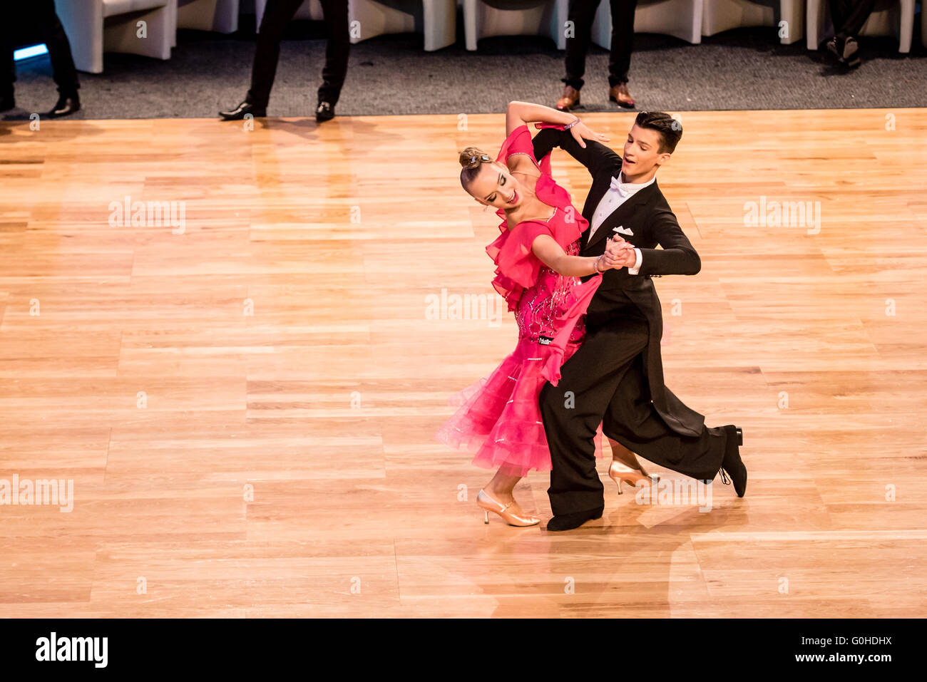 Slow dance hi-res stock photography and images - Alamy