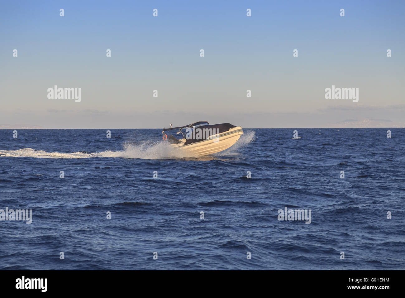 Speed boat sailing hi-res stock photography and images - Alamy