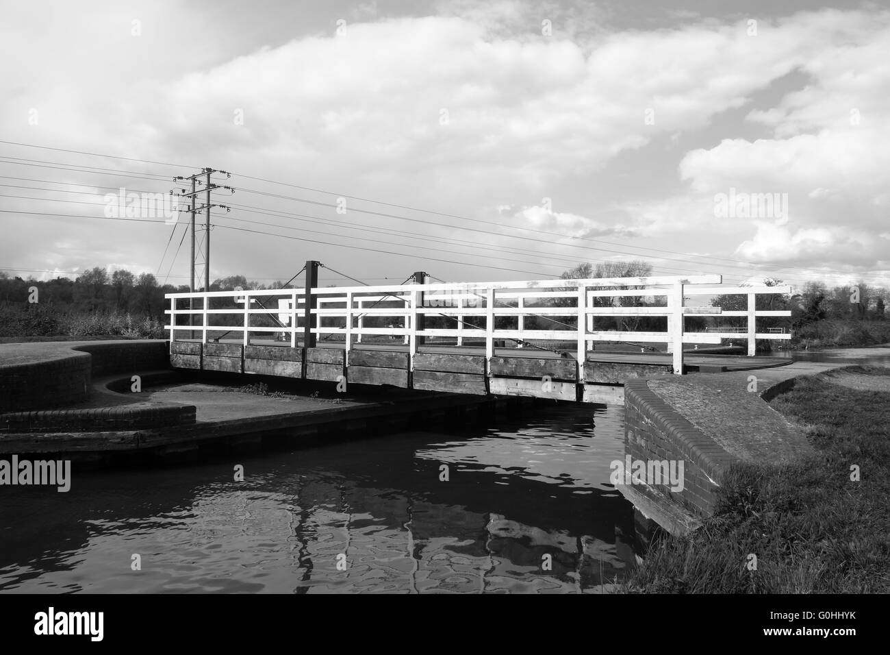 Swing bridge over the Kennett and Avon canal in Thatcham in Berkshire ...