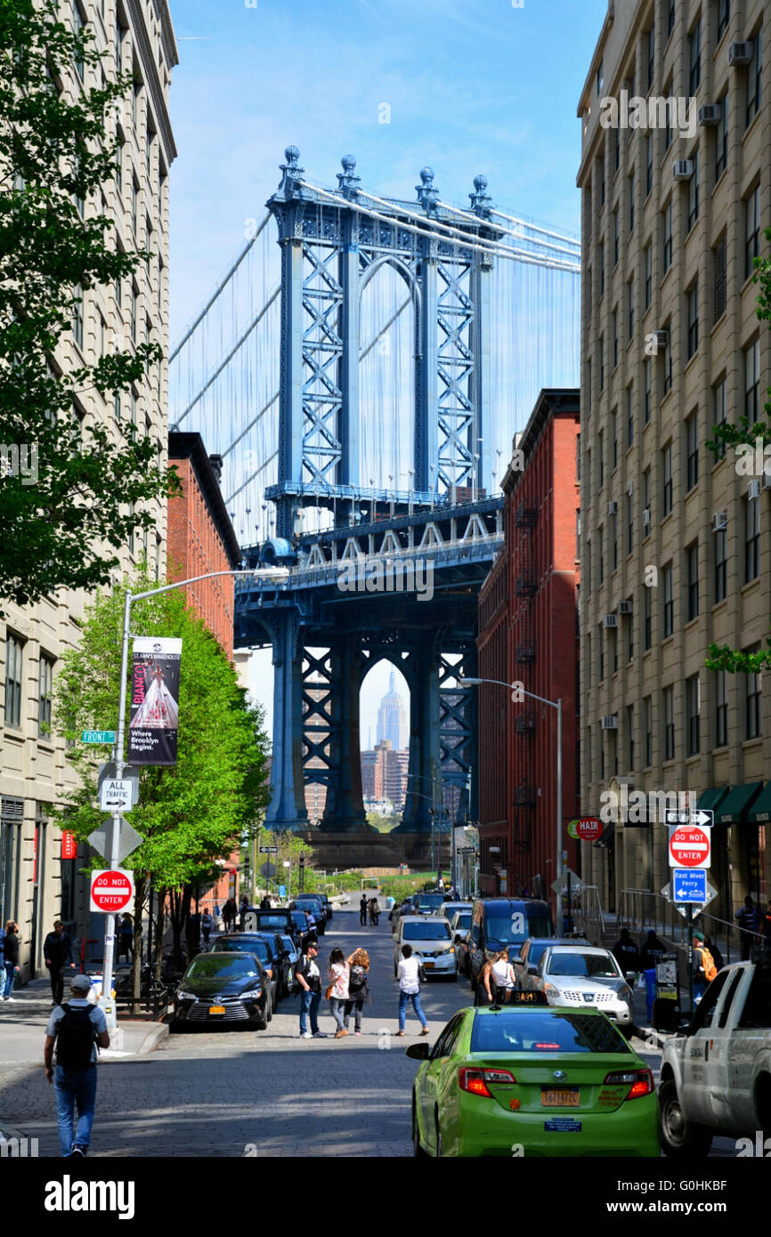 Supporting pillars hi-res stock photography and images - Alamy