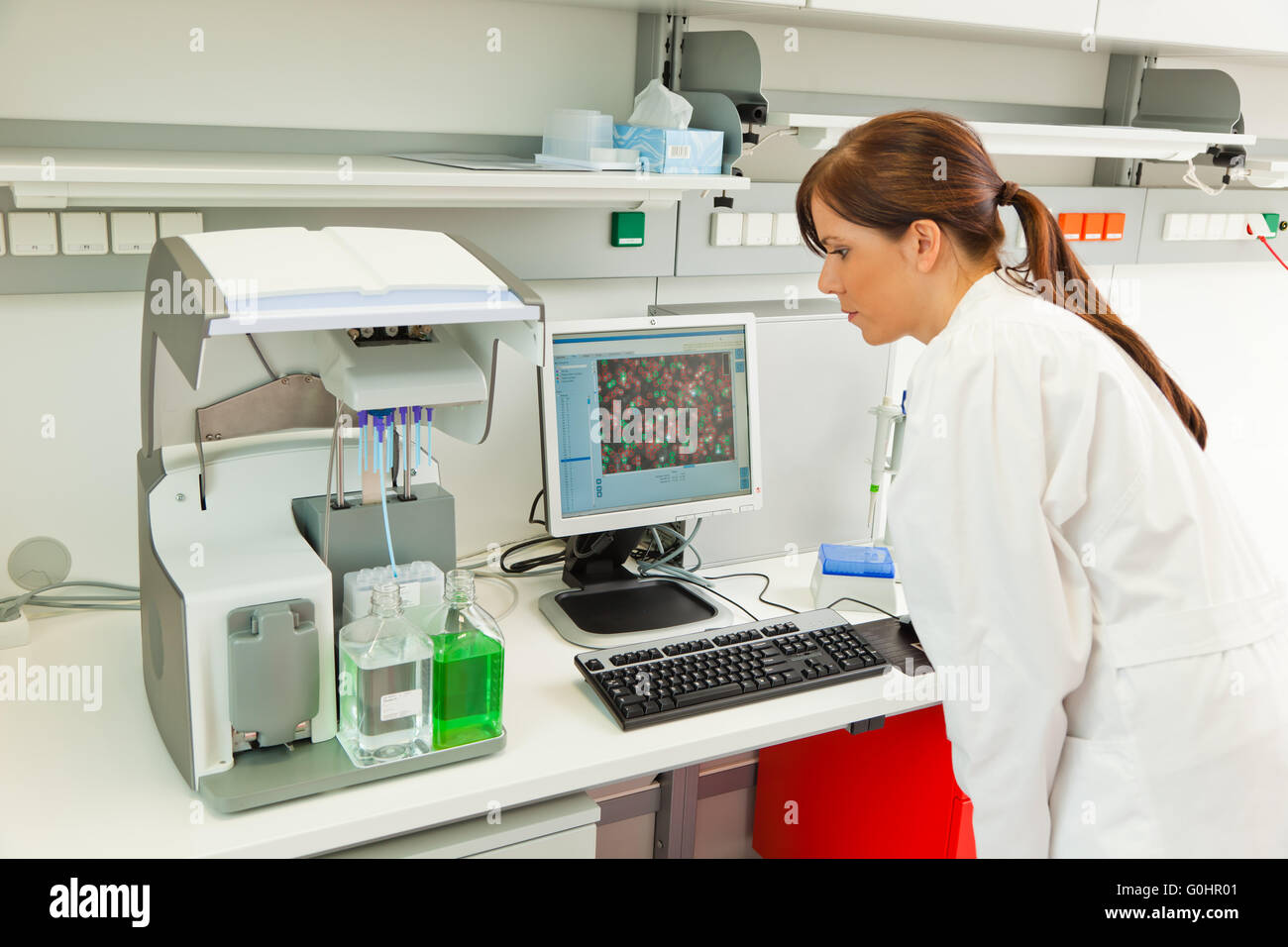 Women in research in research lab Stock Photo - Alamy