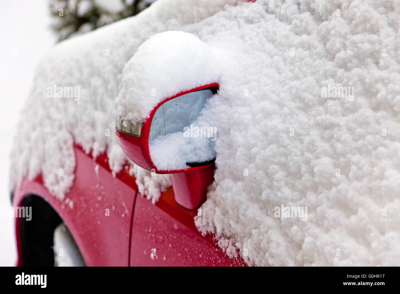 Fresh snow on vehicles hi-res stock photography and images - Alamy