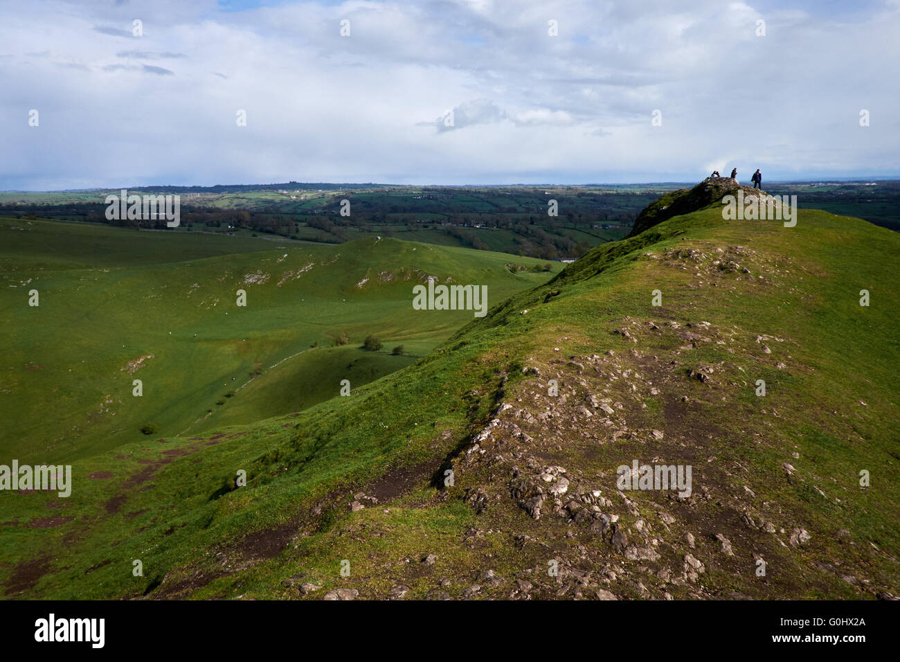 The plateau of Thorpe Cloud in Derbyshire looking south Stock Photo - Alamy