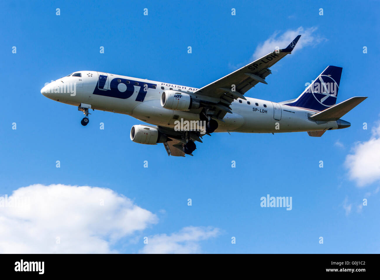 LOT Polish Airlines, Embraer ERJ-170, approaching for landing, Prague ...