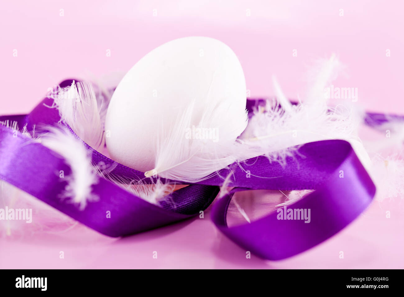 festive traditional easter egg decoration purple Stock Photo - Alamy