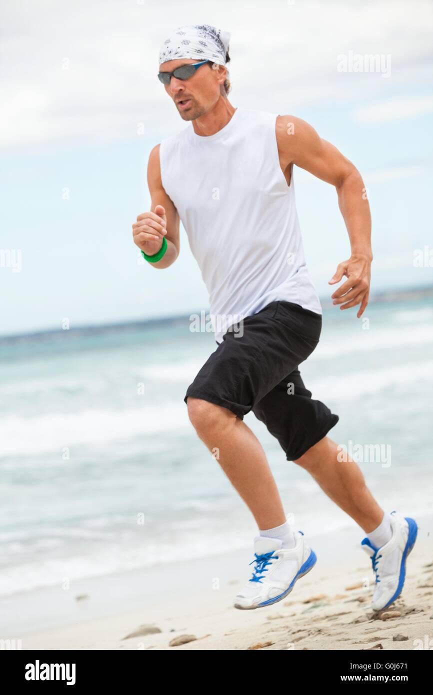 Legs man jogging beach hi-res stock photography and images - Alamy