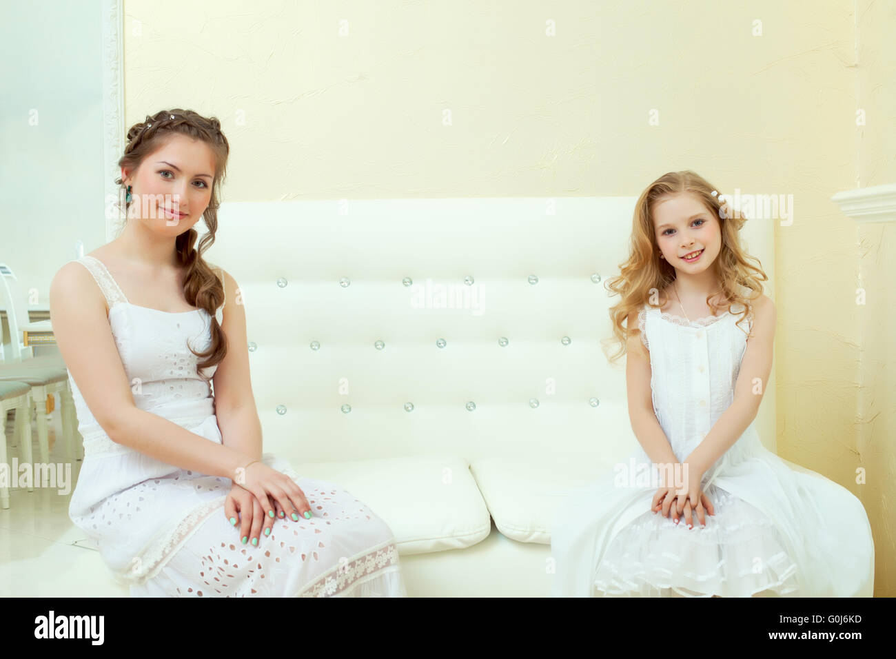 Elegant sisters hi-res stock photography and images - Alamy