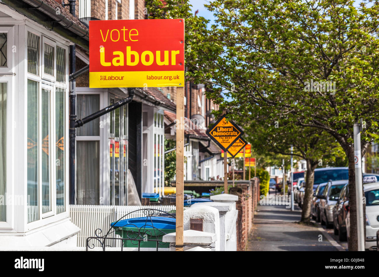 Signs messages hi-res stock photography and images - Alamy