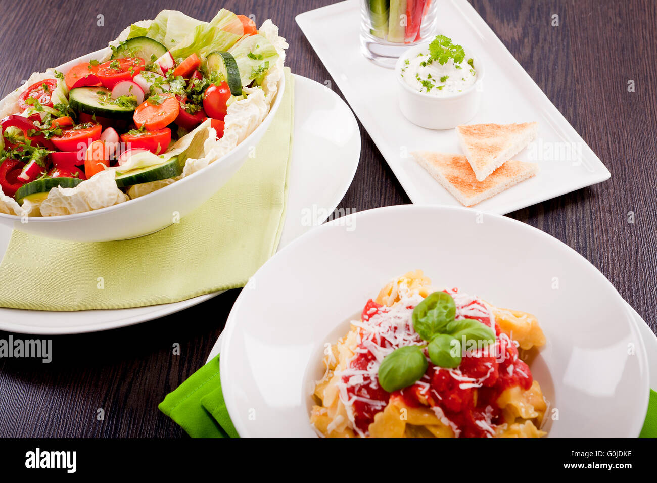 Plates fresh healthy products hi-res stock photography and images - Alamy