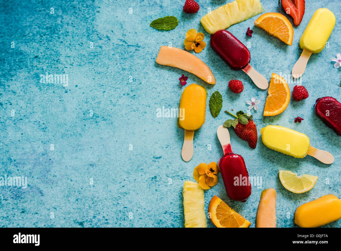summer natural popsicle border background, flat lay from overhead Stock ...
