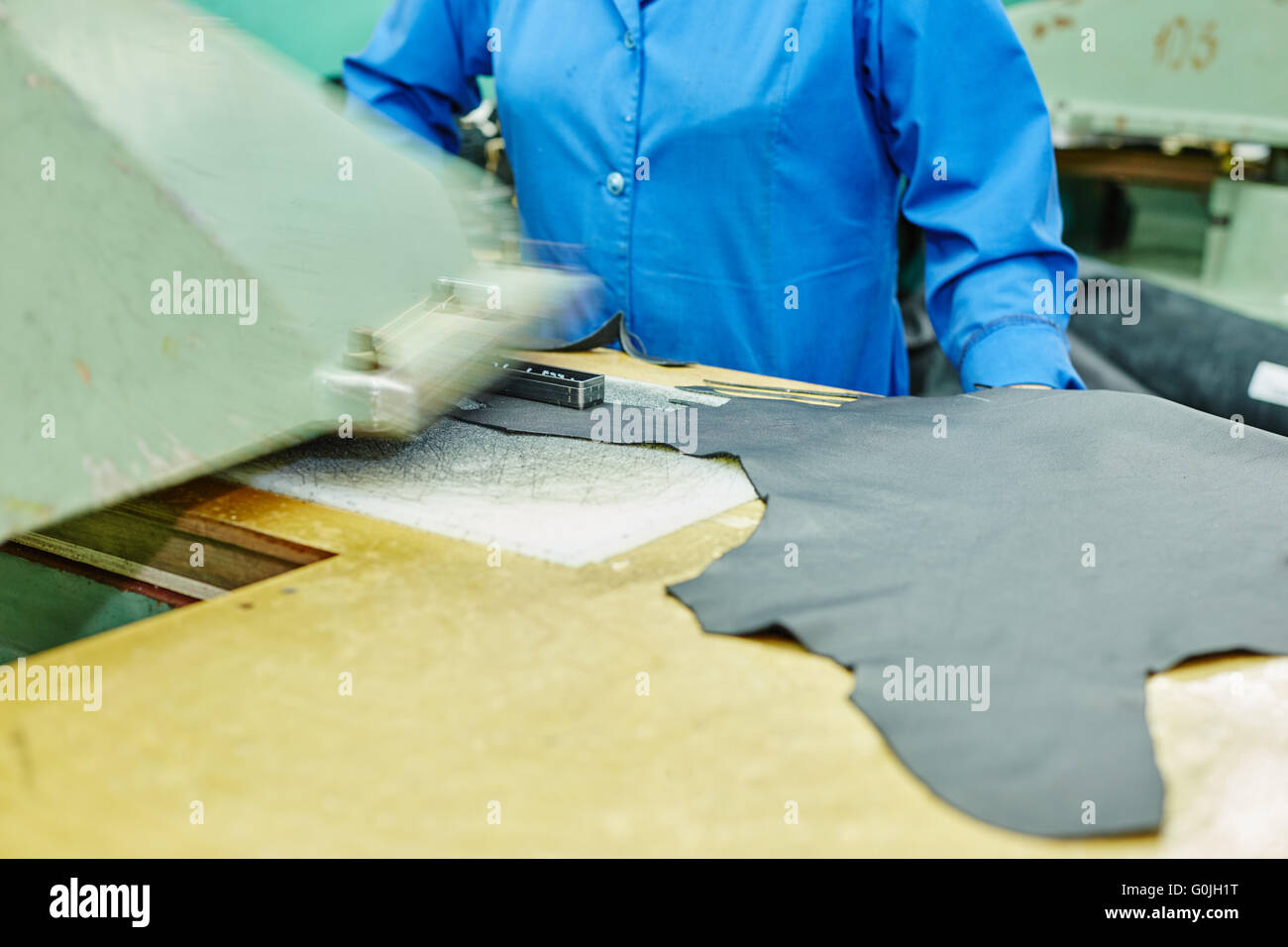Image of cutting leather using semiautomatic press Stock Photo - Alamy
