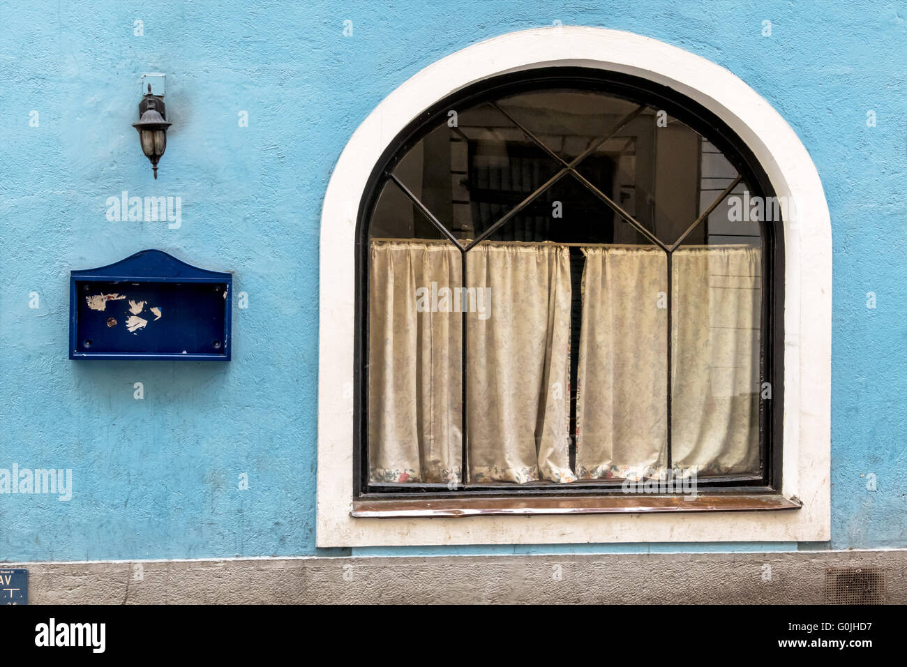 Closed inn hi-res stock photography and images - Alamy