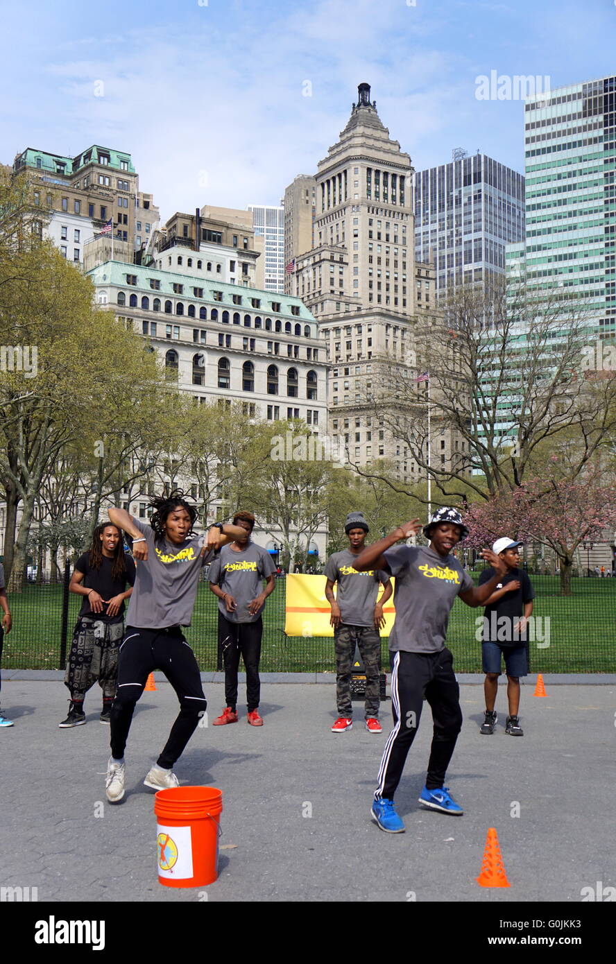 Young black male performers hi-res stock photography and images - Alamy
