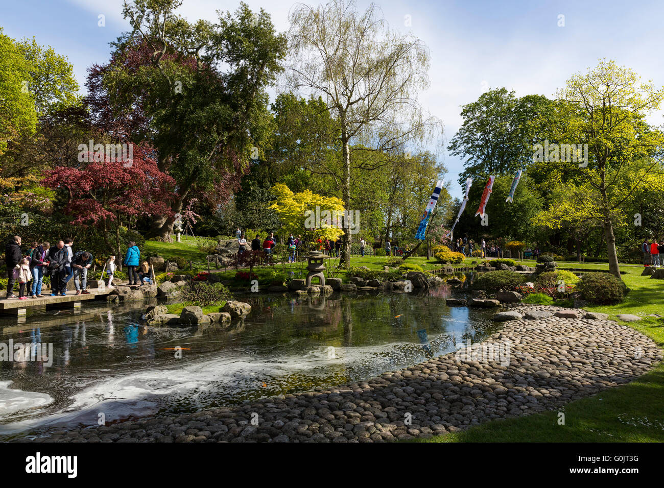 Holland Park, London, May 1st 2016. UK Weather: visitors look at the ...