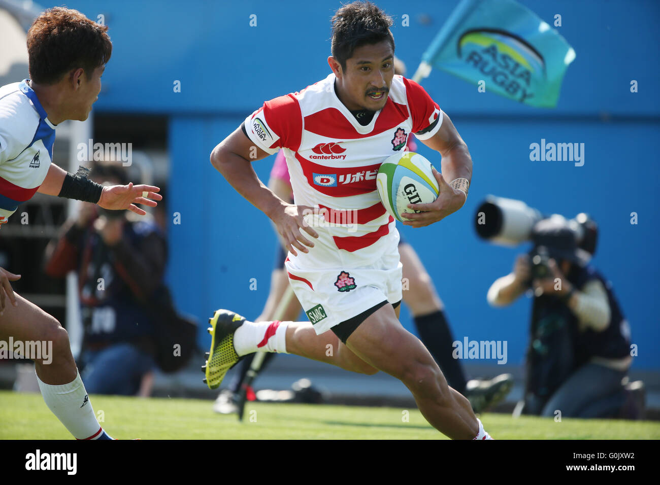 NHK SPRING Mitsuzawa Football Stadium, Kanagawa, Japan. 30th Apr, 2016. Keisuke Uchida (JPN ...