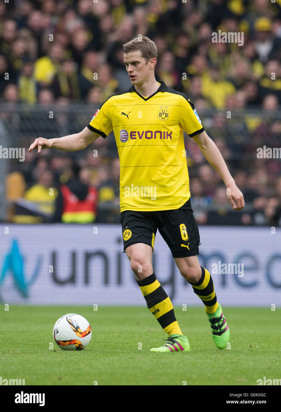 Dortmund, Germany. 30th Apr, 2016. Dortmund's Sven Bender in action ...