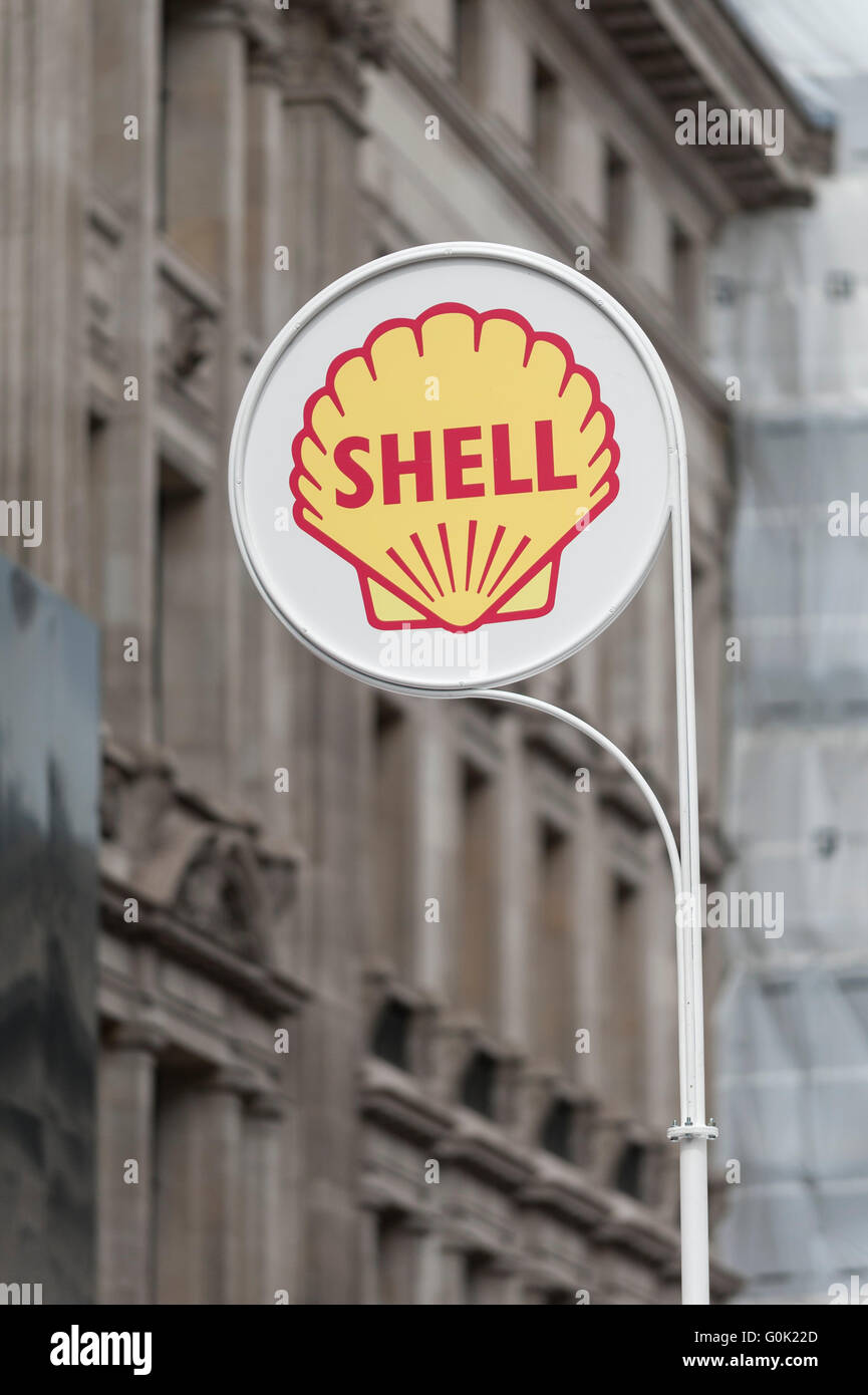 Shell petrol station on street hi-res stock photography and images - Alamy