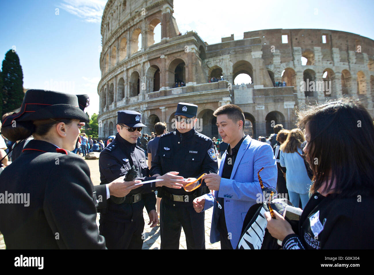 2 chinese police officers hi-res stock photography and images - Alamy