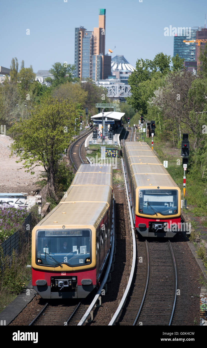 Two trains passing each other hi-res stock photography and images - Alamy