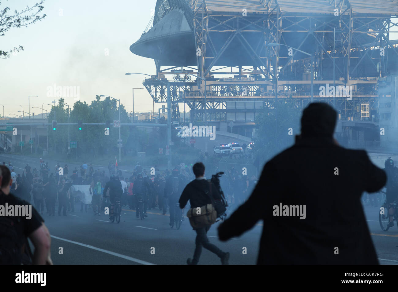 Crowd running smoke hi-res stock photography and images - Alamy