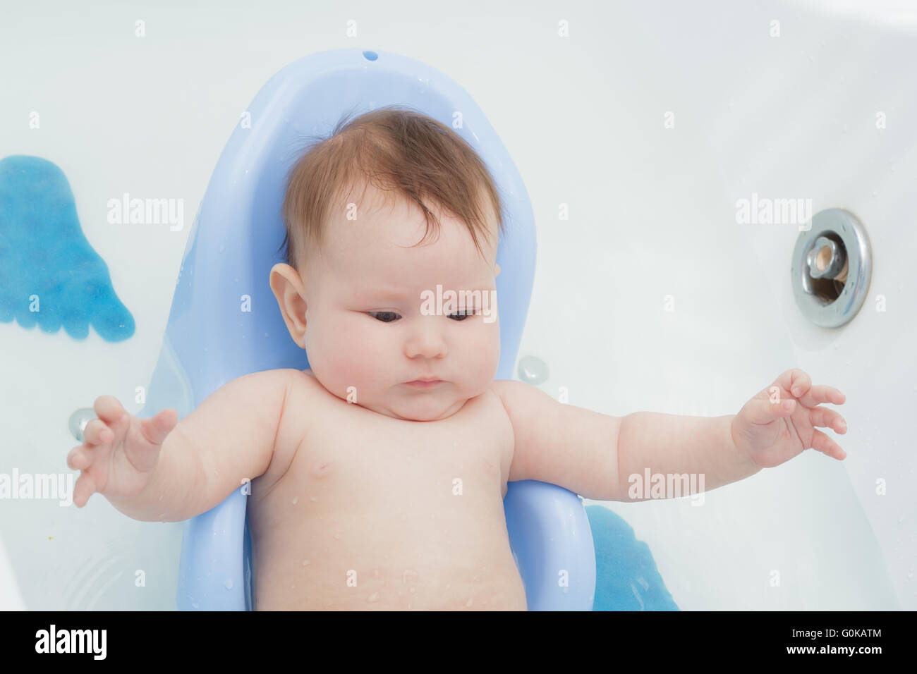 Newborn bathe hi-res stock photography and images - Alamy